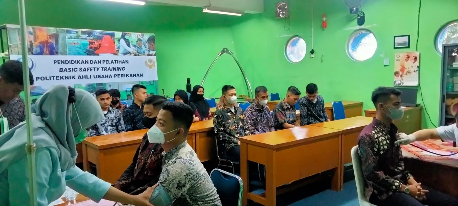 Pelaksanaan Tes Kesehatan Tahap 1 di Politeknik Ahli Usaha Perikanan ...